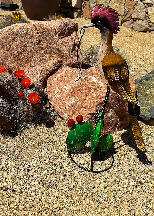 Roadrunner on Nopal Cactus 3-D Metal Yard Art – Decor Unique